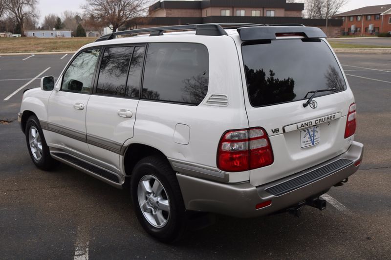 2004 Toyota Land Cruiser Photos