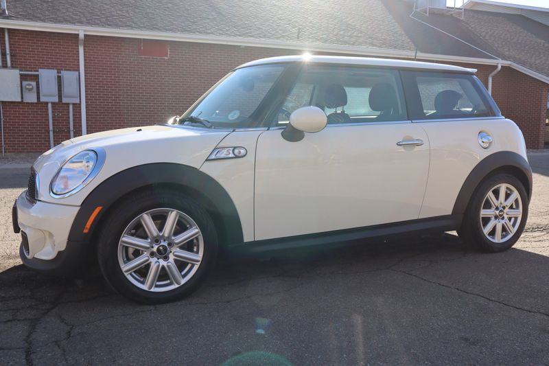 2013 MINI Hardtop Photos