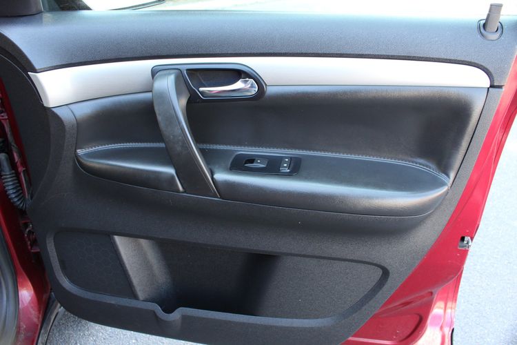 2007 Saturn Outlook XE | Victory Motors of Colorado