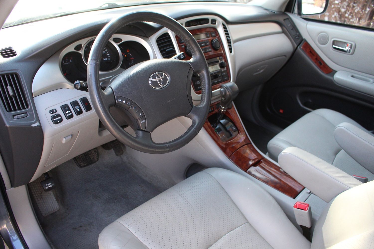 2004 Toyota Highlander Limited | Victory Motors of Colorado