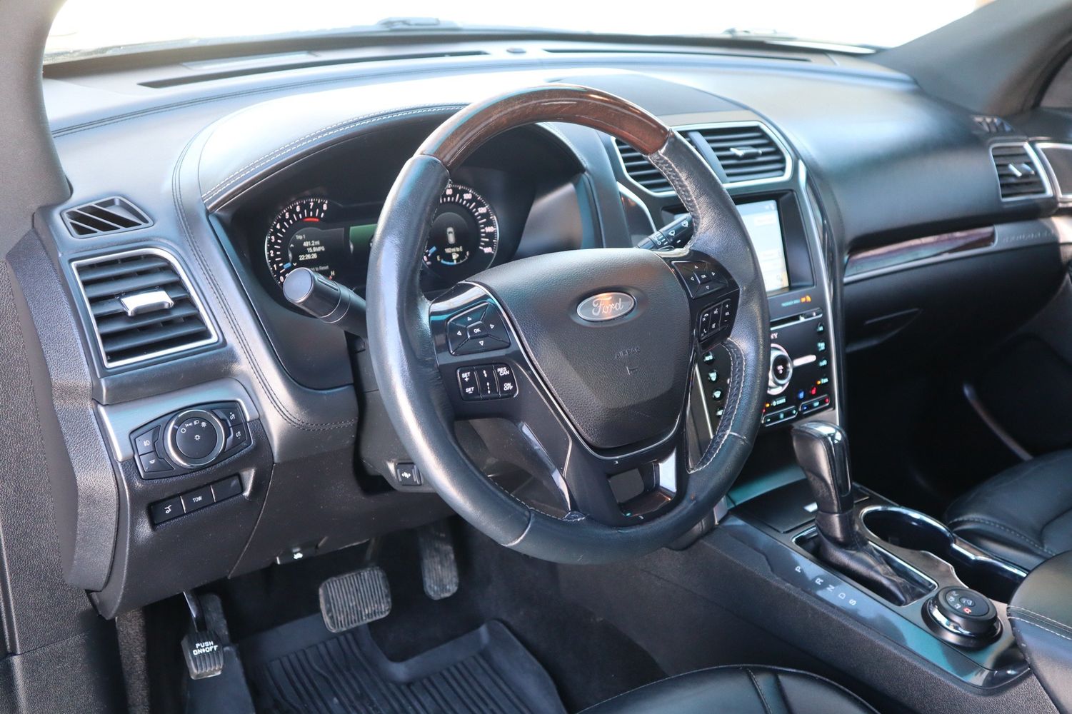2017 Ford Explorer Platinum | Victory Motors of Colorado