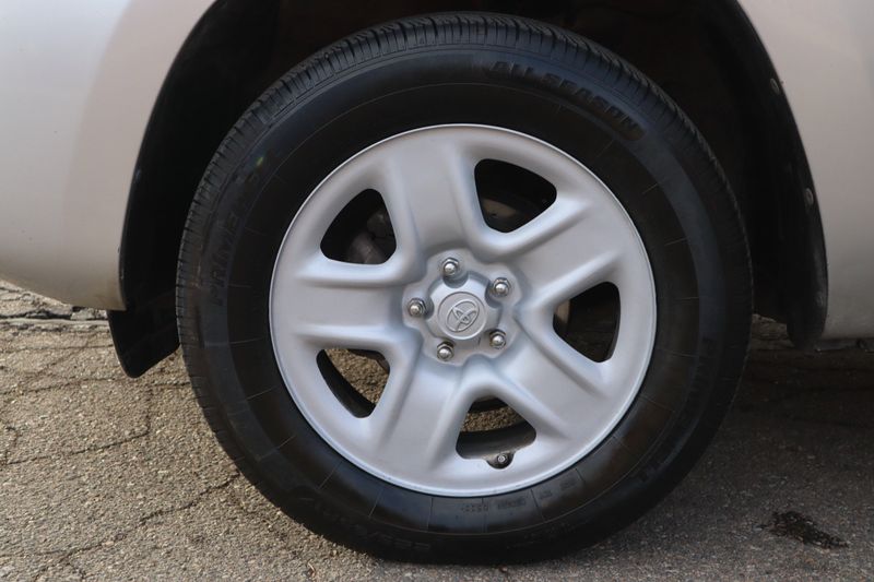 2011 Toyota RAV4 Photos