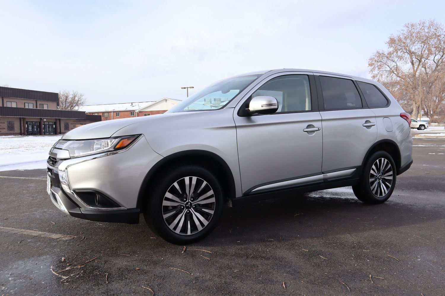 2020 Mitsubishi Outlander SE | Victory Motors of Colorado