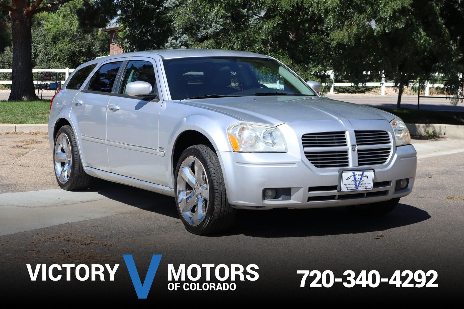 2005 Dodge Magnum Silver