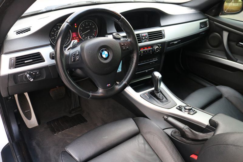 2010 BMW 335XI Photos