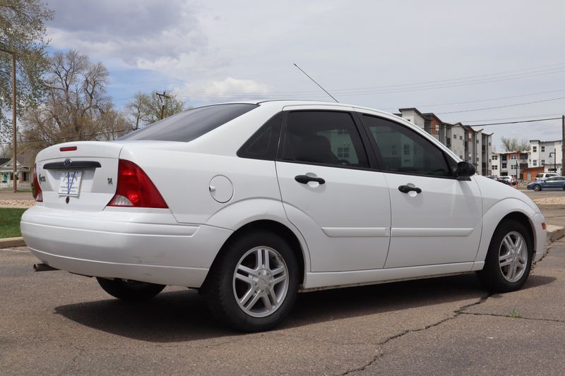 2002 Ford Focus Photos