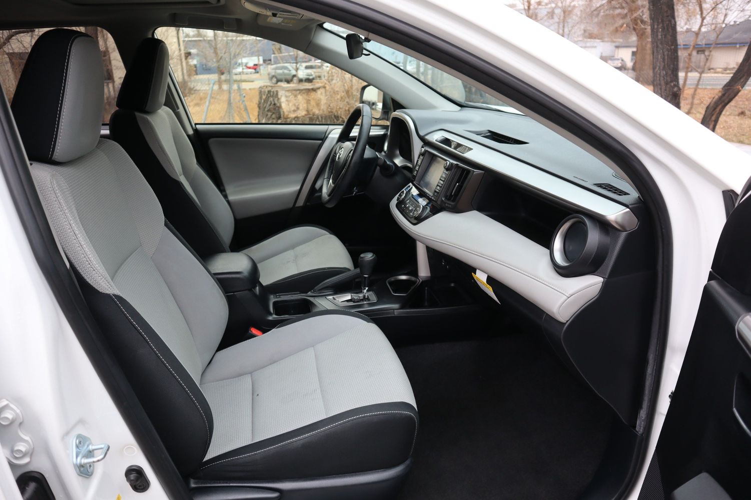 2017 Toyota RAV4 Hybrid XLE | Victory Motors of Colorado