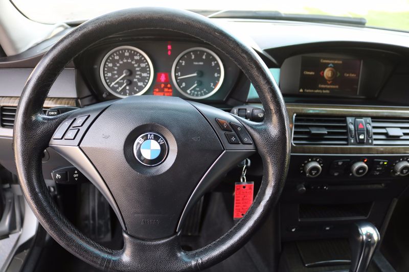 2004 BMW 545i Photos