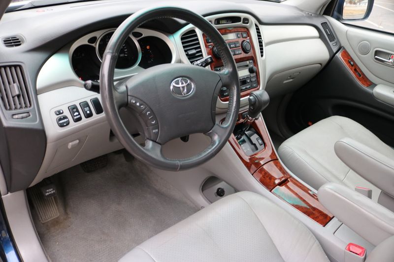 2005 Toyota Highlander Photos