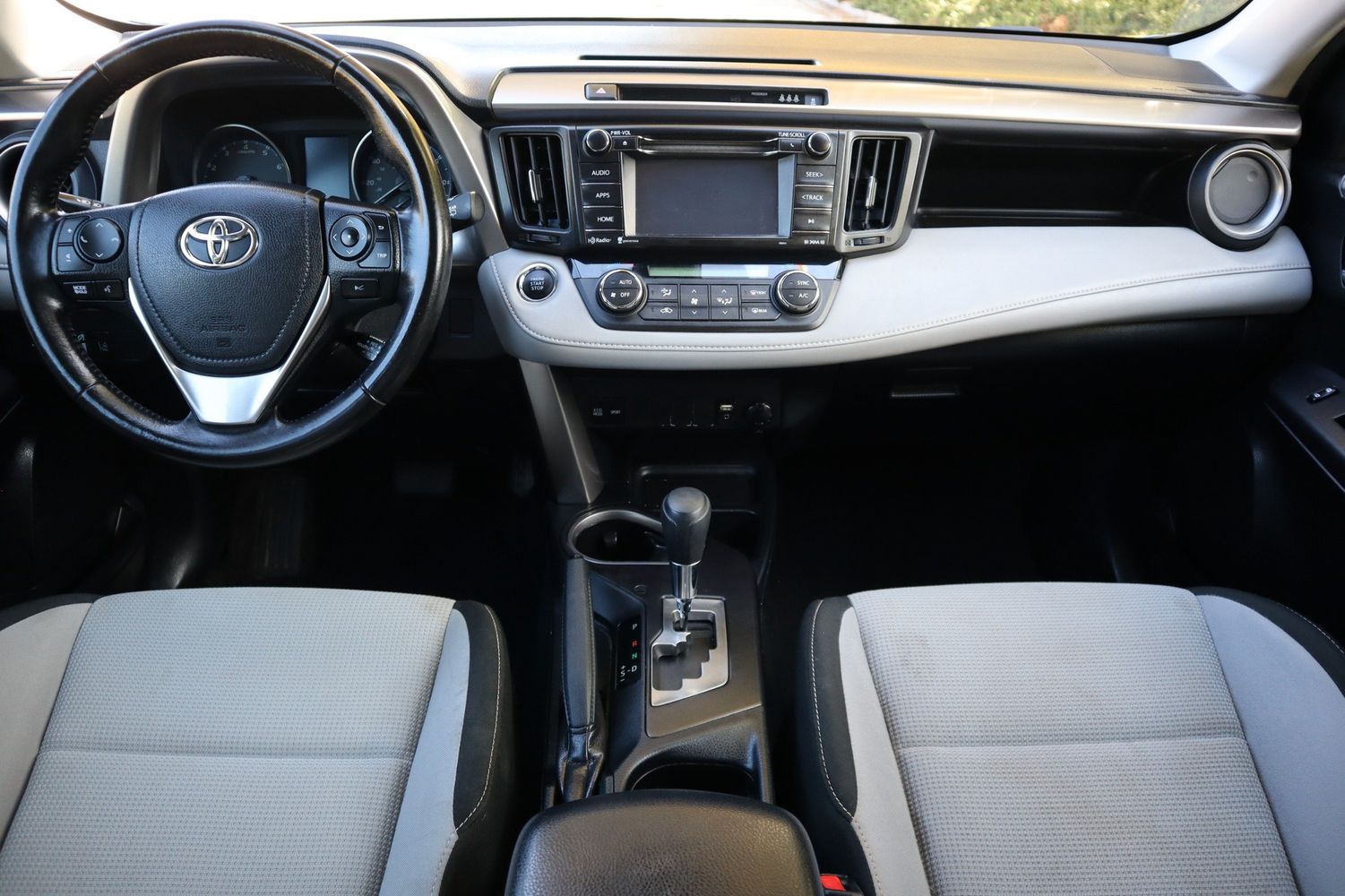 2018 Toyota RAV4 XLE | Victory Motors of Colorado