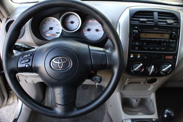 2005 Toyota RAV4 | Victory Motors of Colorado