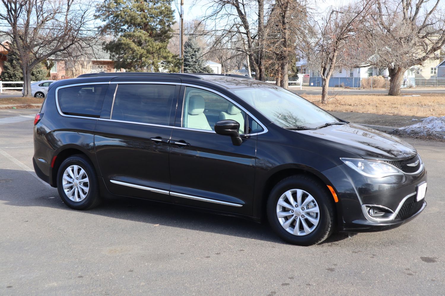 2017 Chrysler Pacifica Touring-L | Victory Motors of Colorado