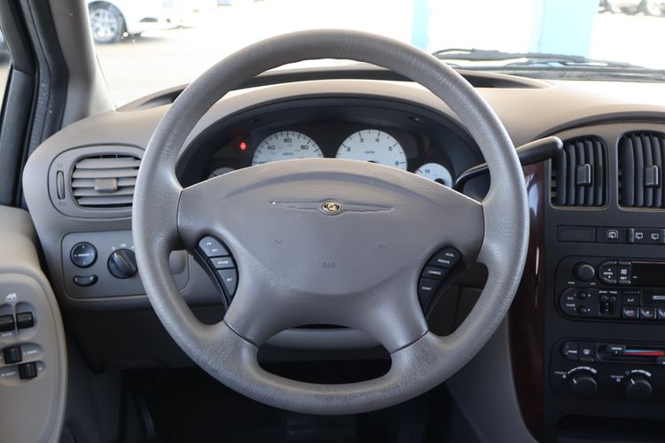 2001 Chrysler Town and Country LX | Victory Motors of Colorado