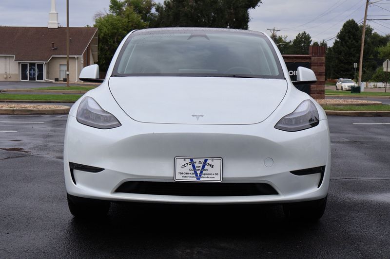 2023 Tesla Model Y Photos