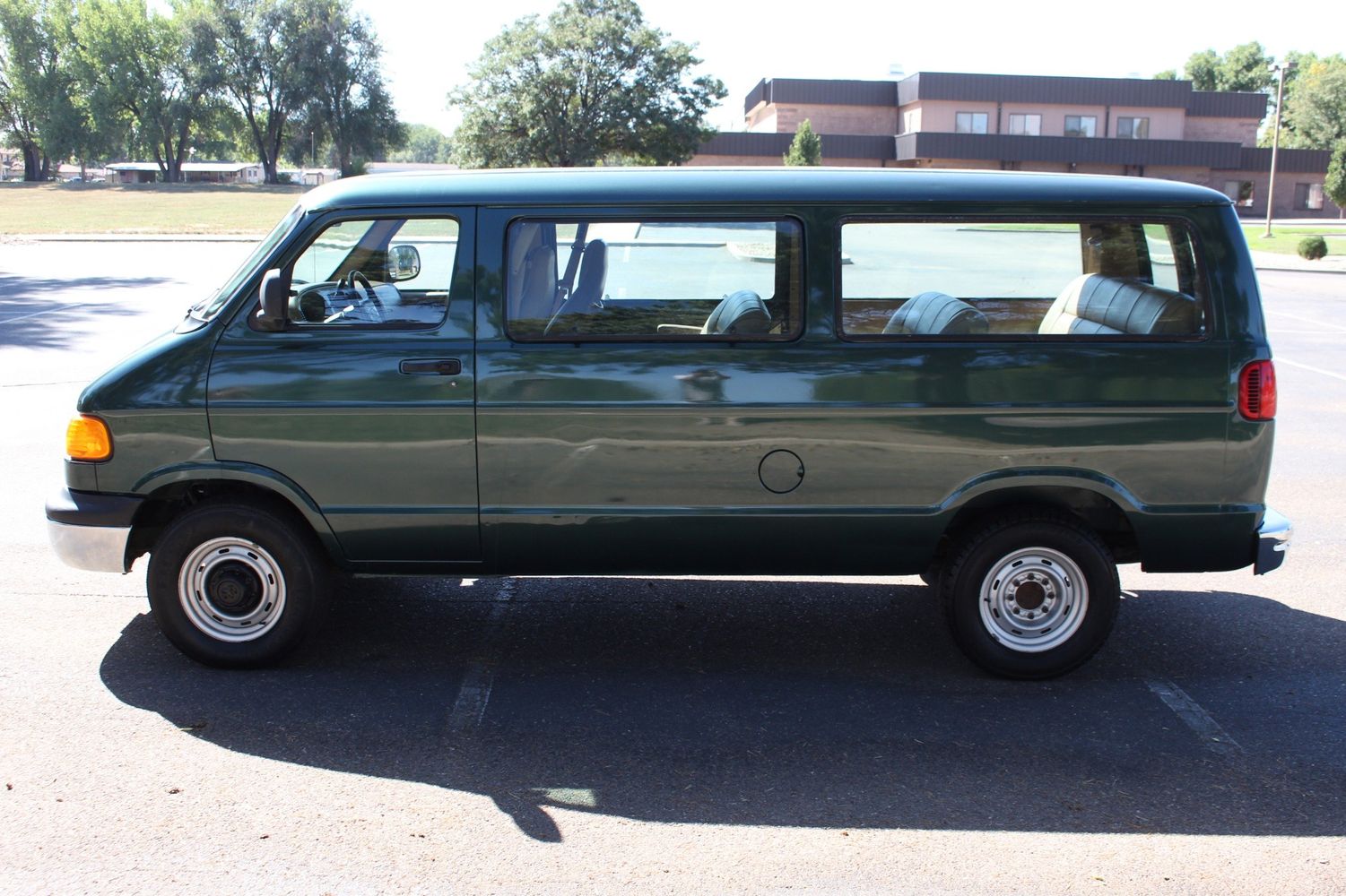 2000 Dodge Ram Wagon B2500 | Victory Motors of Colorado