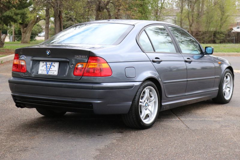2003 BMW 325i Photos