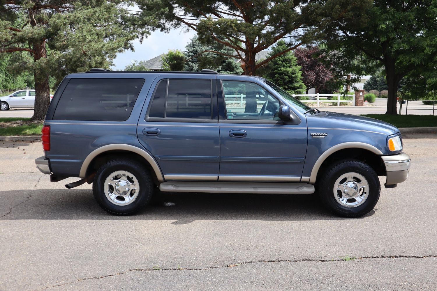 2002 Ford Expedition Eddie Bauer | Victory Motors of Colorado