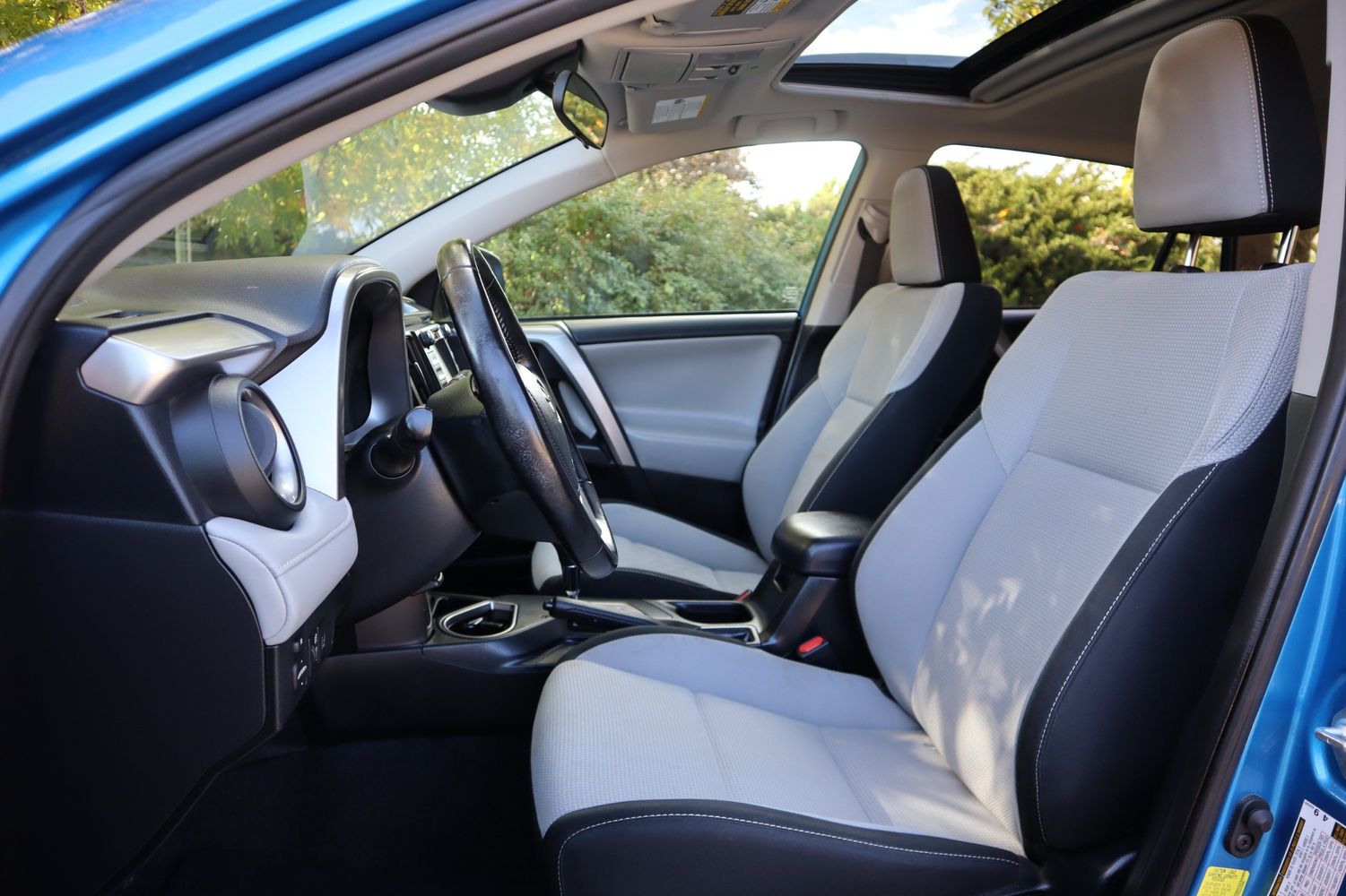 2018 Toyota RAV4 XLE | Victory Motors of Colorado