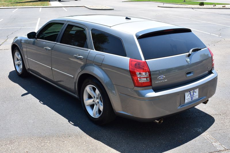 2005 Dodge Magnum Photos