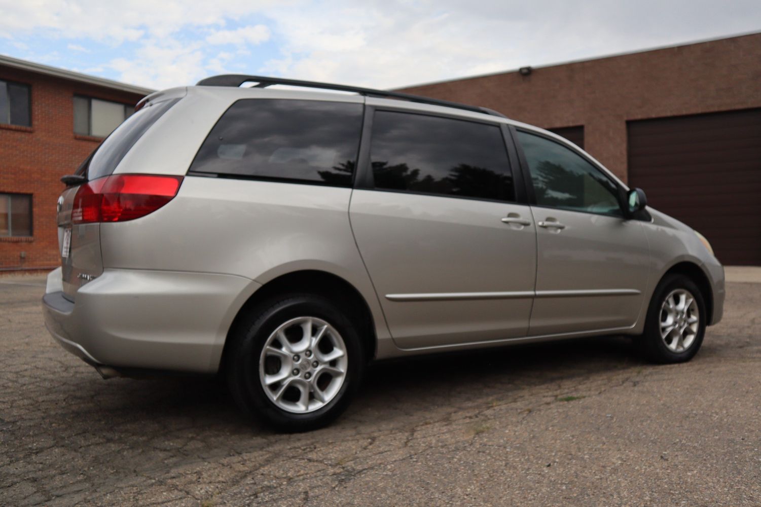 2004 Toyota Sienna XLE 7 Passenger | Victory Motors of Colorado