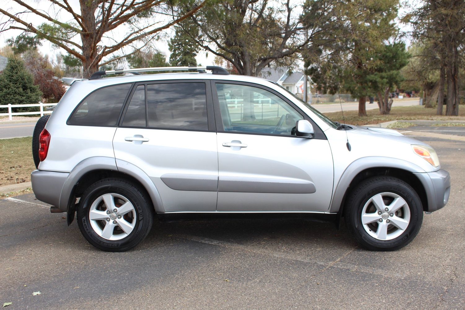 2004 Toyota RAV4 AWD | Victory Motors of Colorado