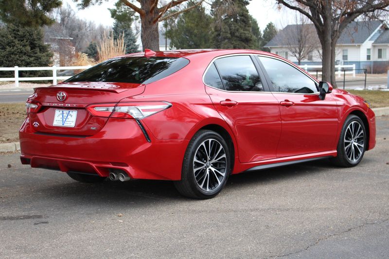 2019 Toyota Camry Photos