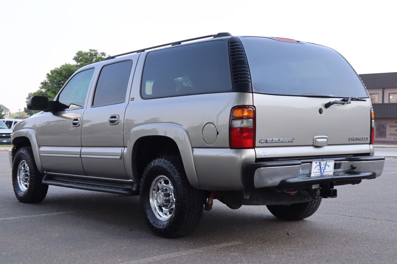 2003 Chevrolet Suburban Photos