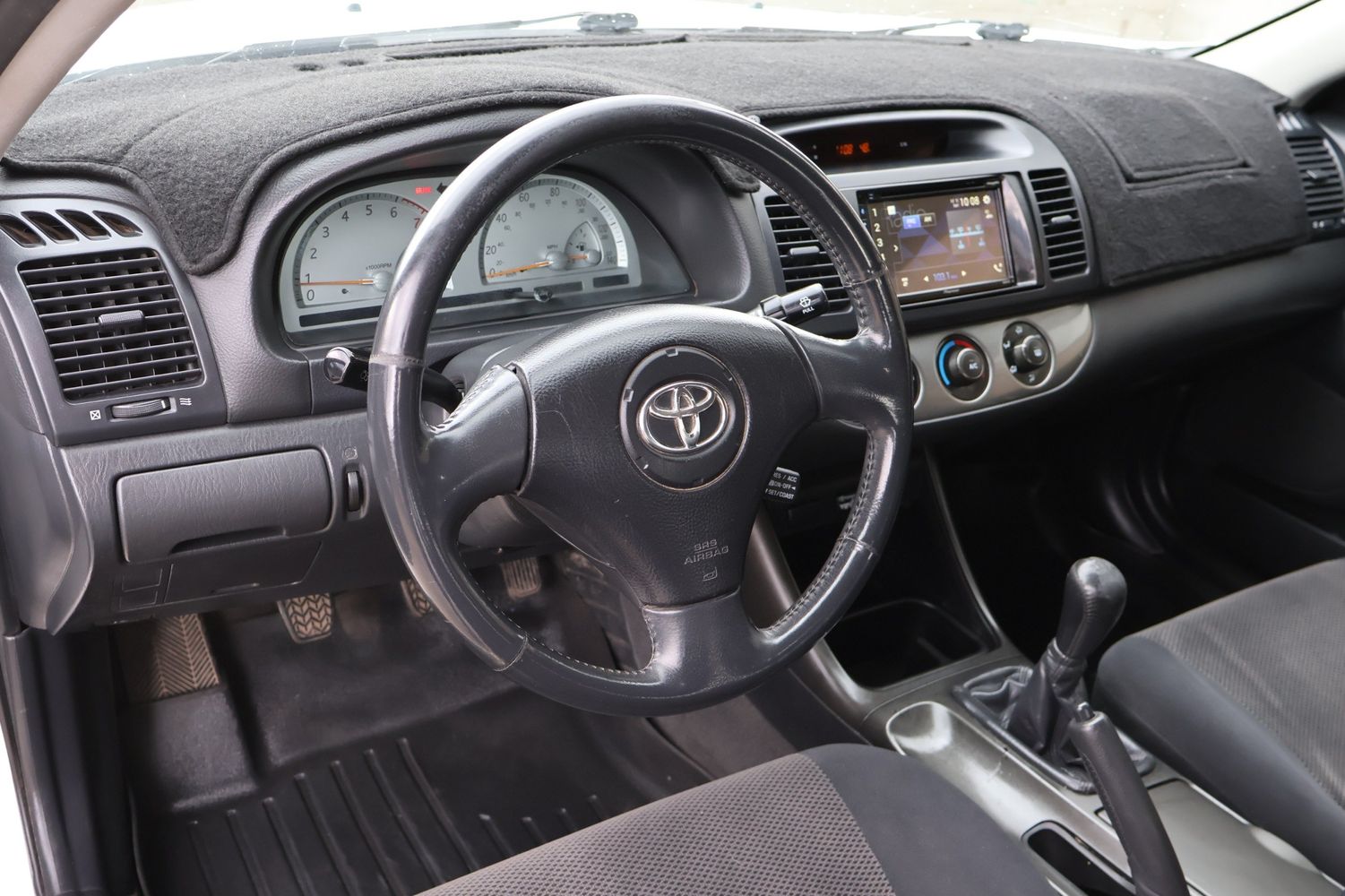 2002 Toyota Camry SE | Victory Motors of Colorado
