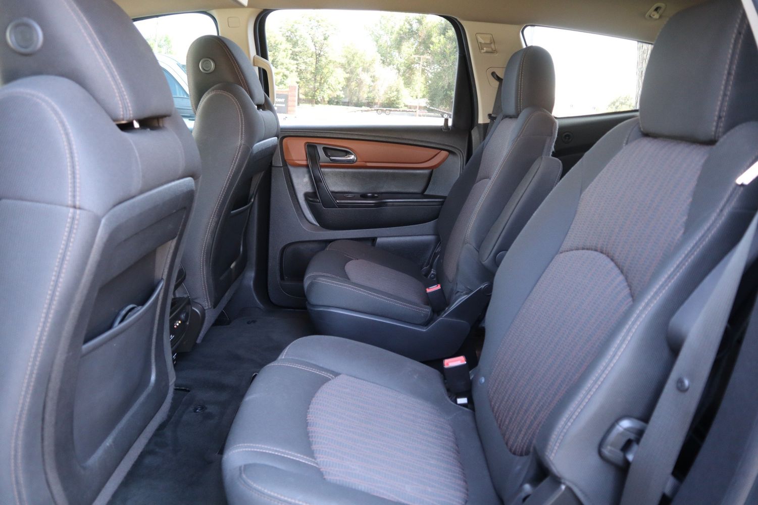 2016 Chevrolet Traverse LT | Victory Motors of Colorado