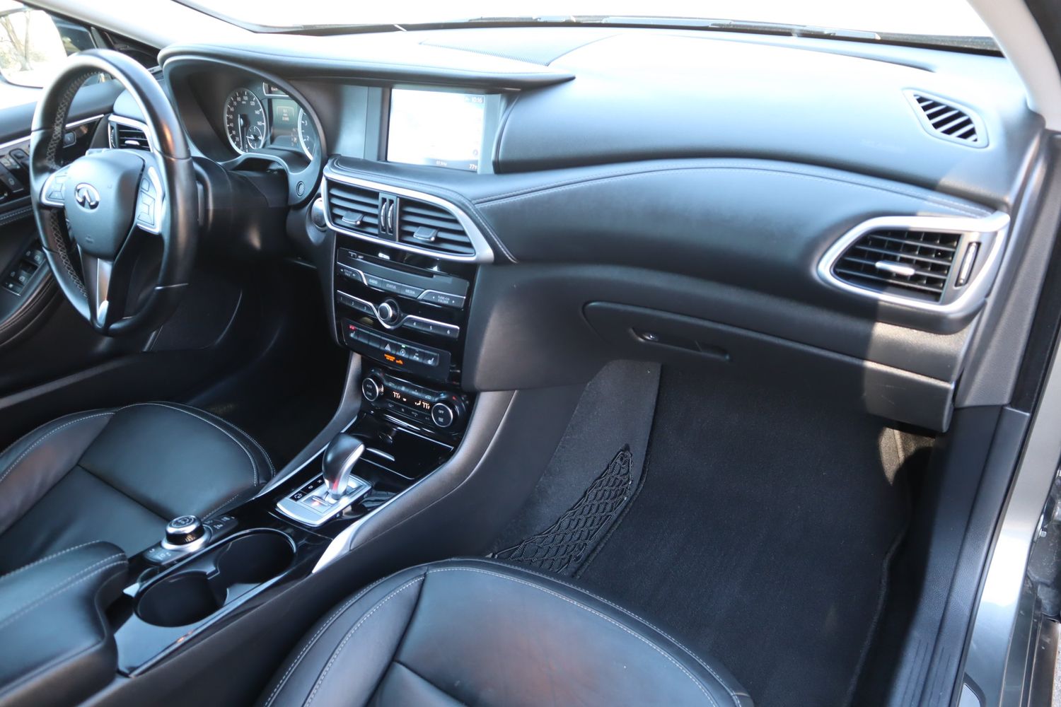 2017 INFINITI QX30 Premium | Victory Motors of Colorado