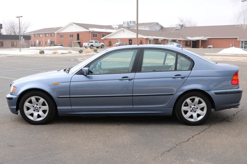 2005 BMW 325i Photos