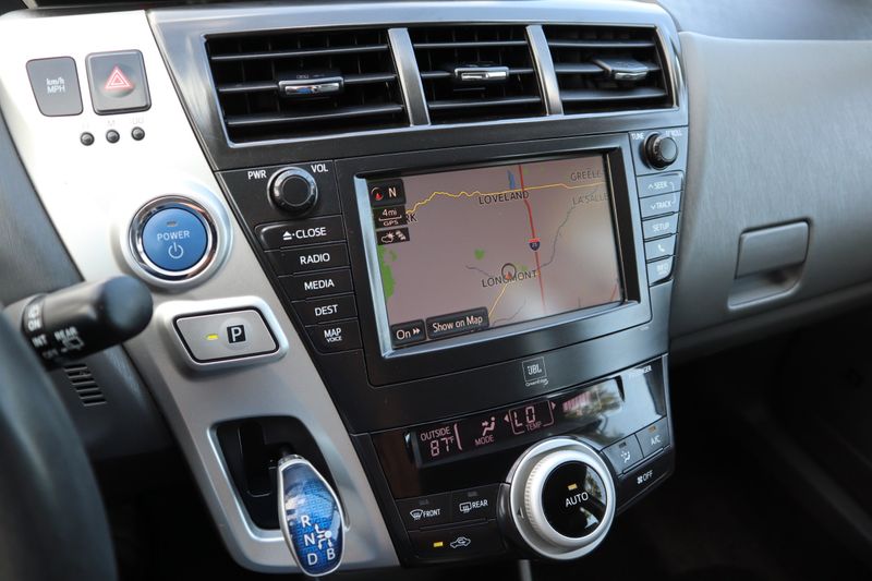 2012 Toyota Prius v Photos