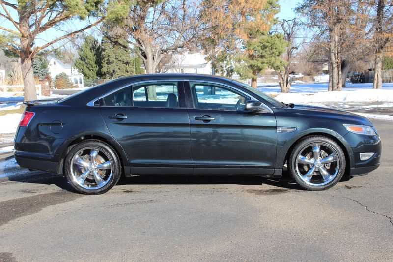 2010 Ford Taurus Photos