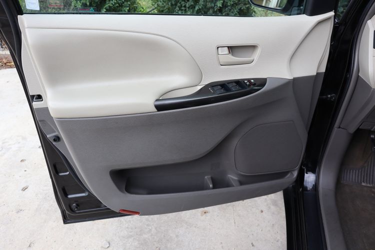 2012 Toyota Sienna LE 8-Passenger | Victory Motors of Colorado