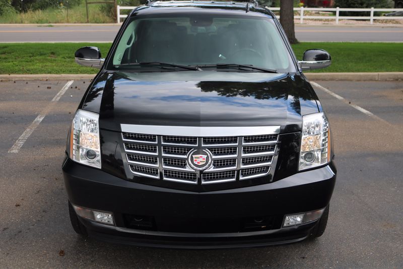 2007 Cadillac Escalade Photos