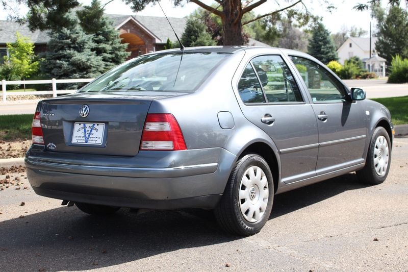 2004 Volkswagen Jetta Photos