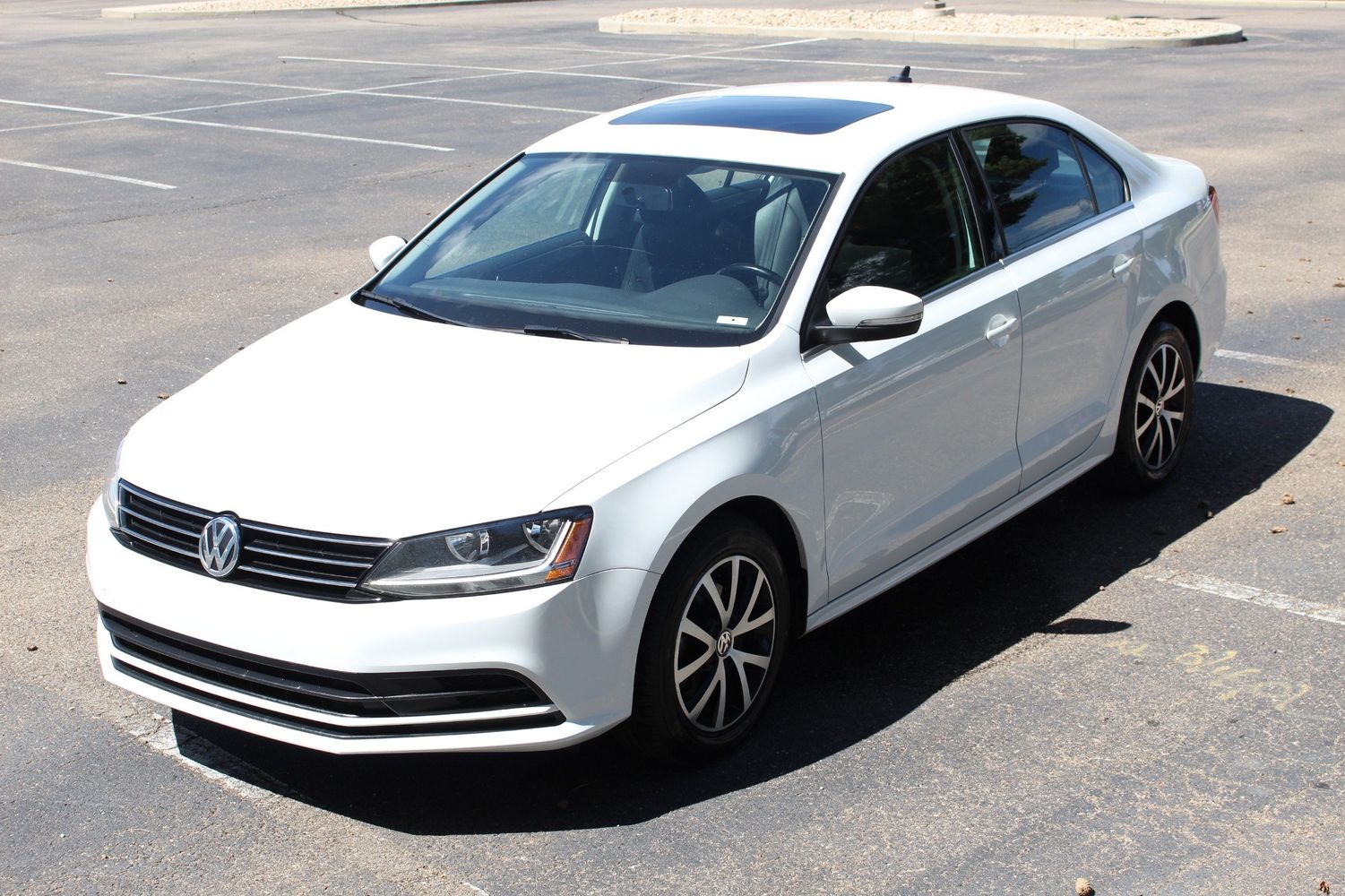 2017 Volkswagen Jetta 1.4T SE | Victory Motors of Colorado