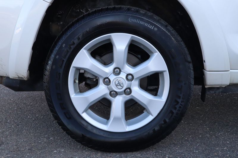 2011 Toyota RAV4 Photos