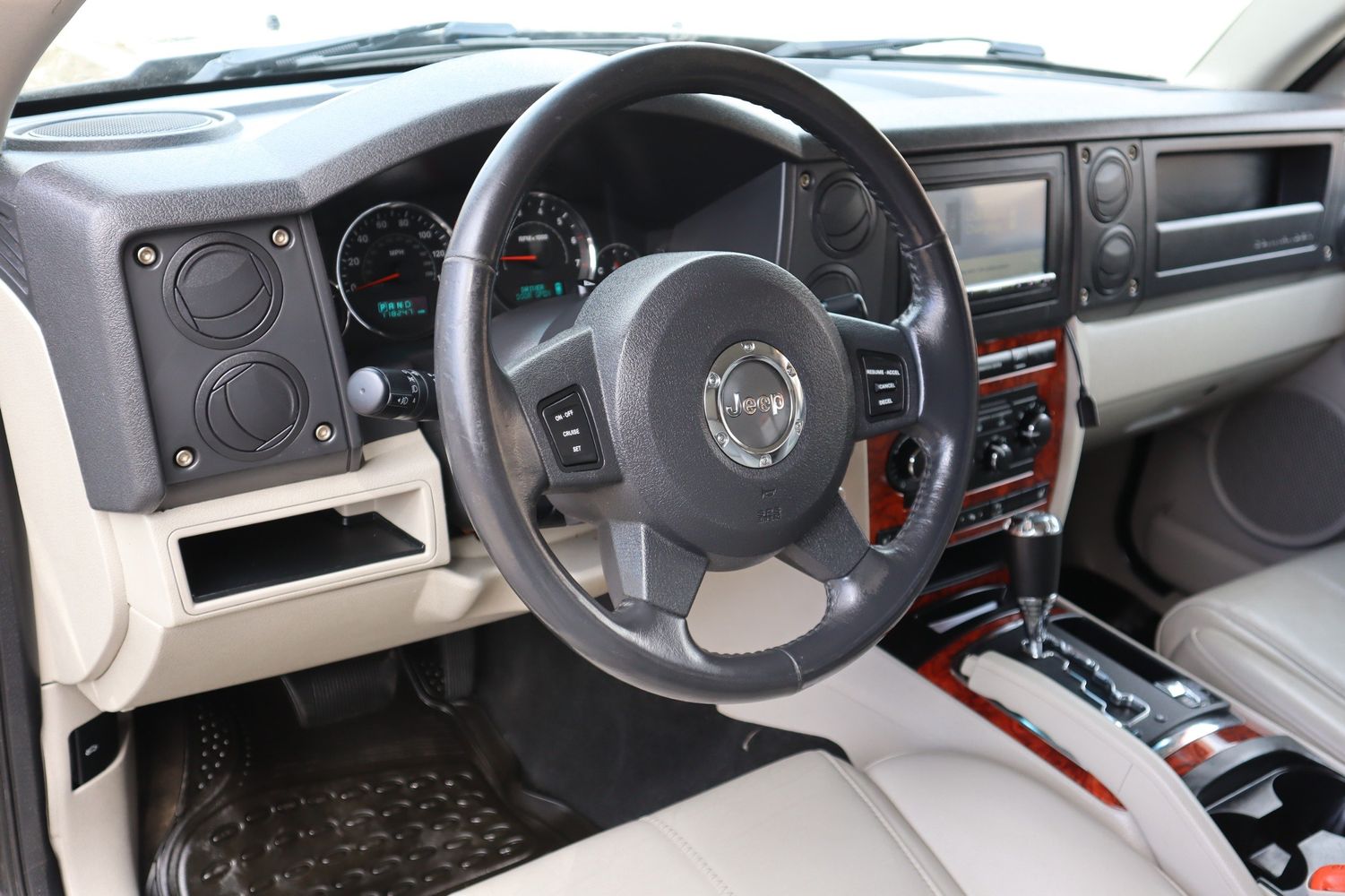 Lifted Jeep Commander Interior