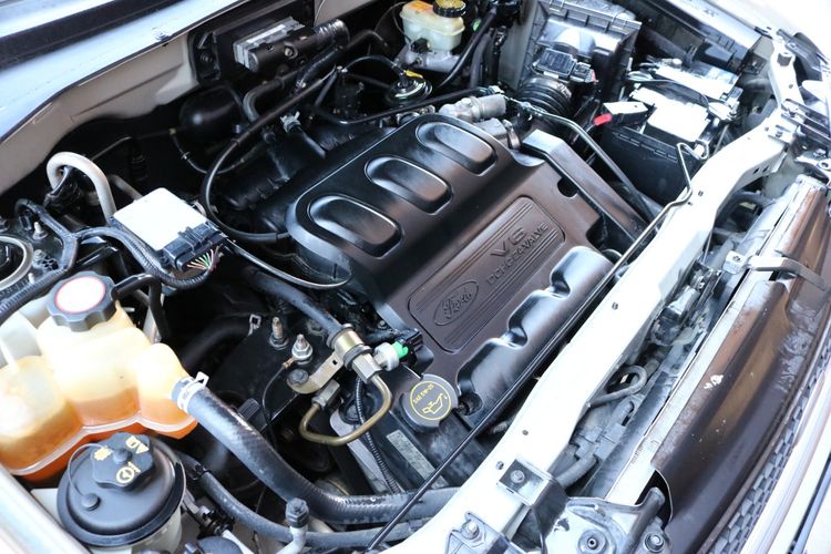 2004 Ford Escape Limited | Victory Motors of Colorado