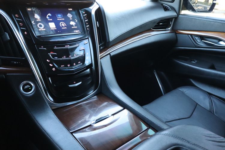 2016 Cadillac Escalade Luxury Collection | Victory Motors of Colorado