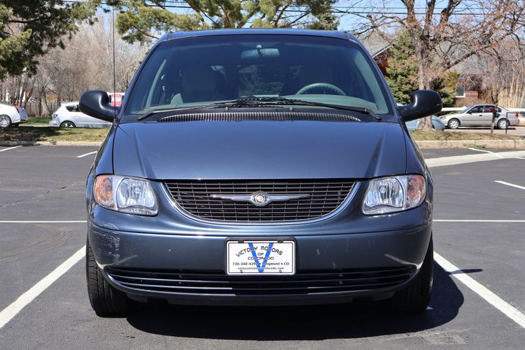 2001 Chrysler Town and Country LX | Victory Motors of Colorado