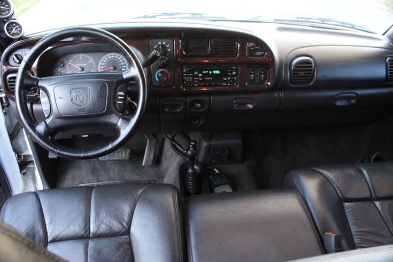 2001 Dodge Ram 2500 Photos