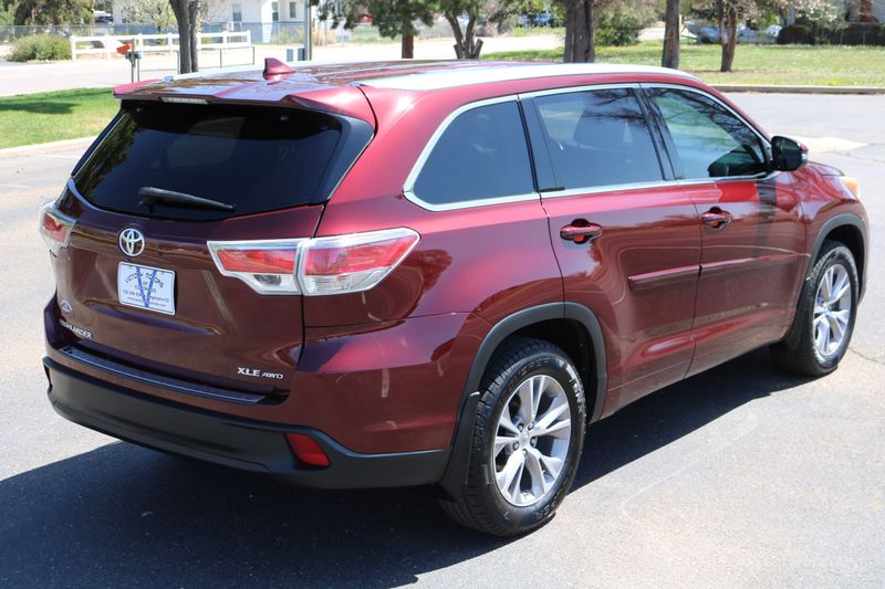 2014 Toyota Highlander Photos