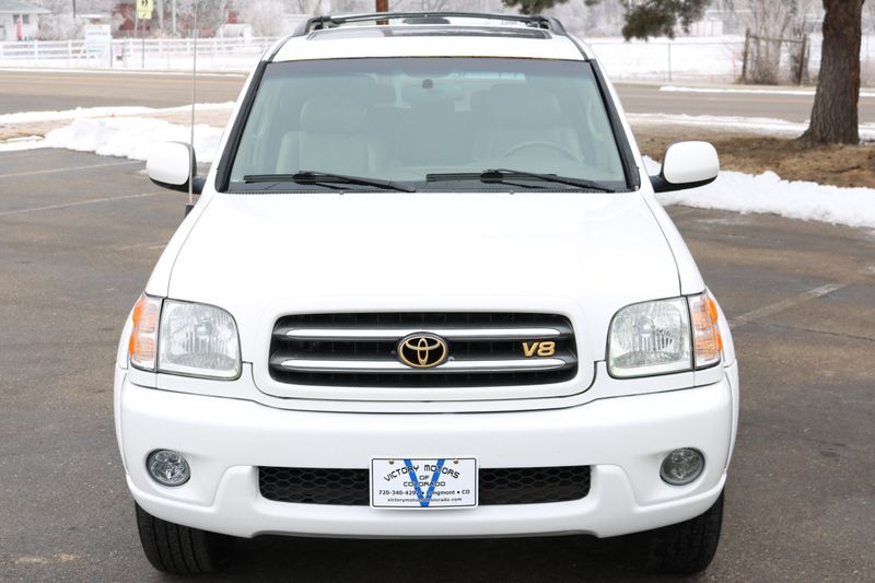 2004 Toyota Sequoia Photos