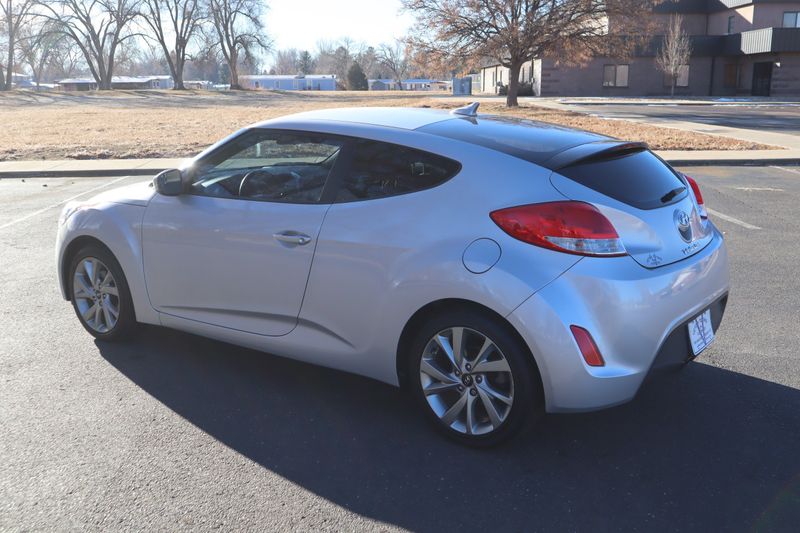 2016 Hyundai Veloster Photos