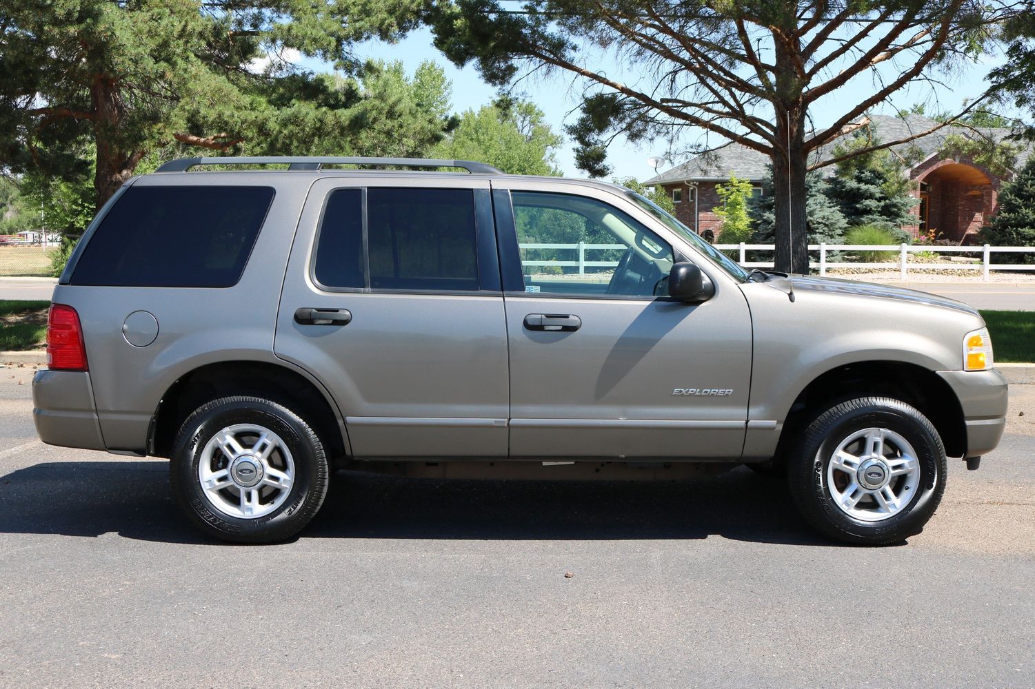 2004 Ford Explorer XLT | Victory Motors of Colorado