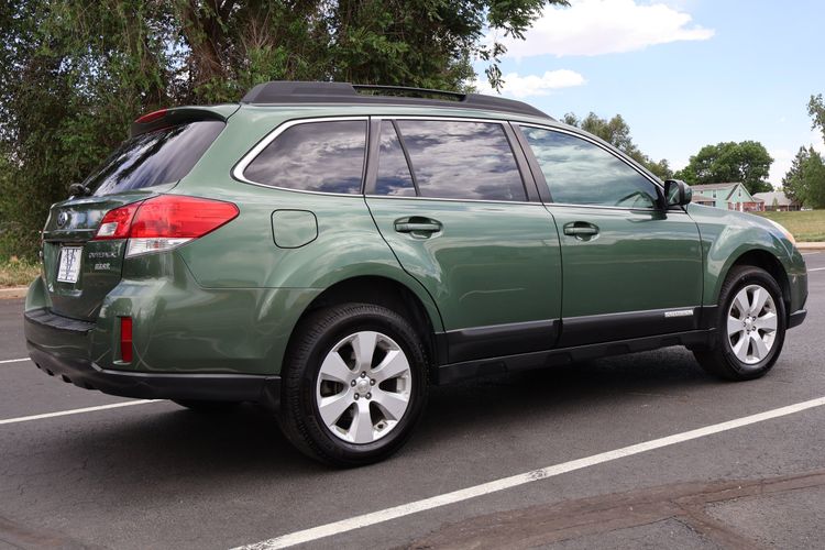 2011 Subaru Outback 2.5i Premium | Victory Motors of Colorado