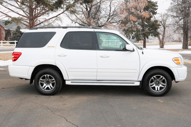 2004 Toyota Sequoia Photos
