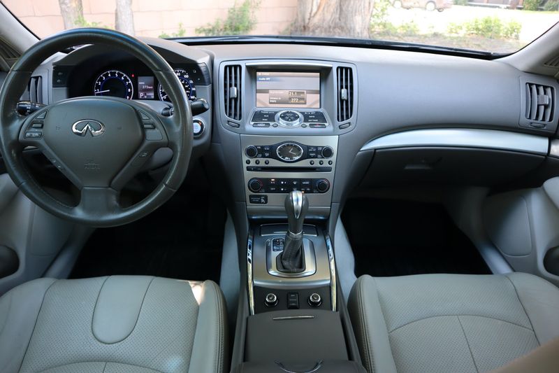 2015 INFINITI Q40 Photos